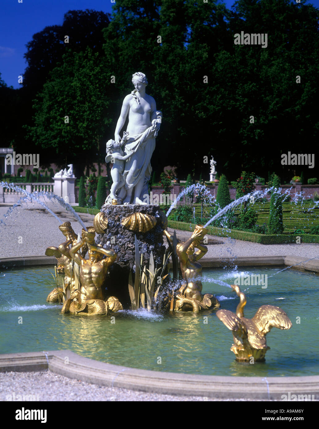 VENUS FOUNTAIN BAROQUE GARDEN HET LOO PALACE GARDENS APELDOORN HOLLAND ...
