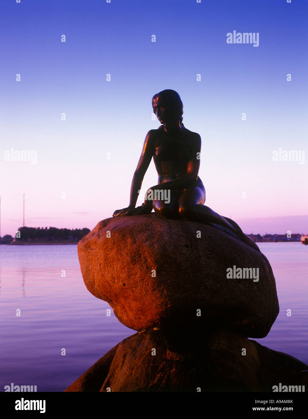 LITTLE MERMAID BRONZE SCULPTURE (©EDVARD ERIKSEN 1913) LANGELINIE PROMENADE COPENHAGEN DENMARK ...