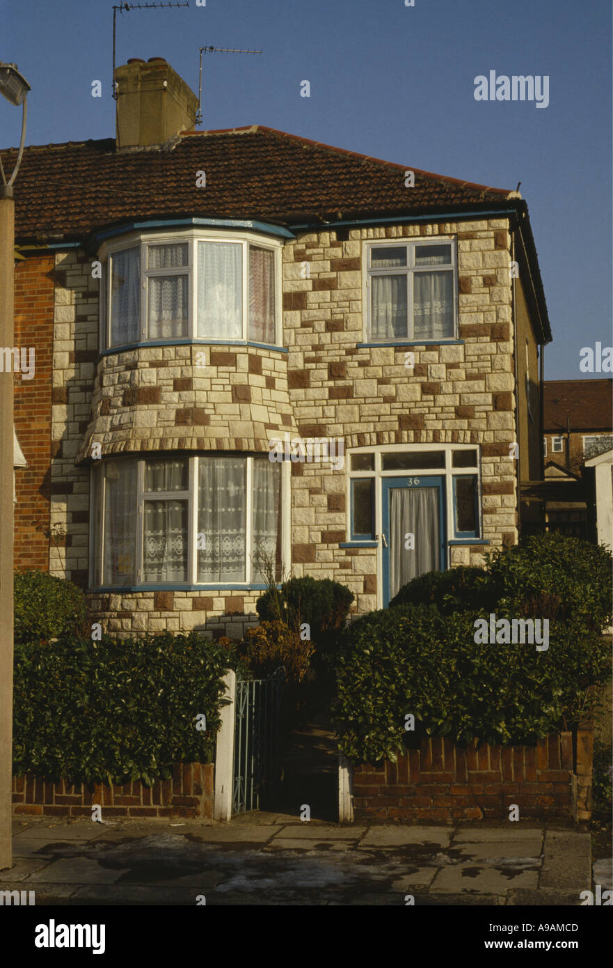 Exteriors traditional suburban house hi-res stock photography and ...