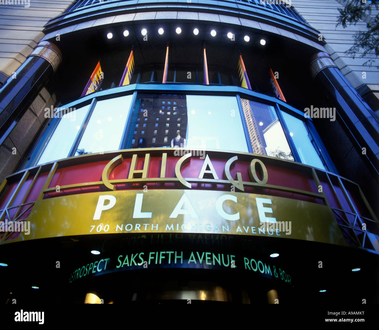 Shopping mall chicago hi-res stock photography and images - Alamy