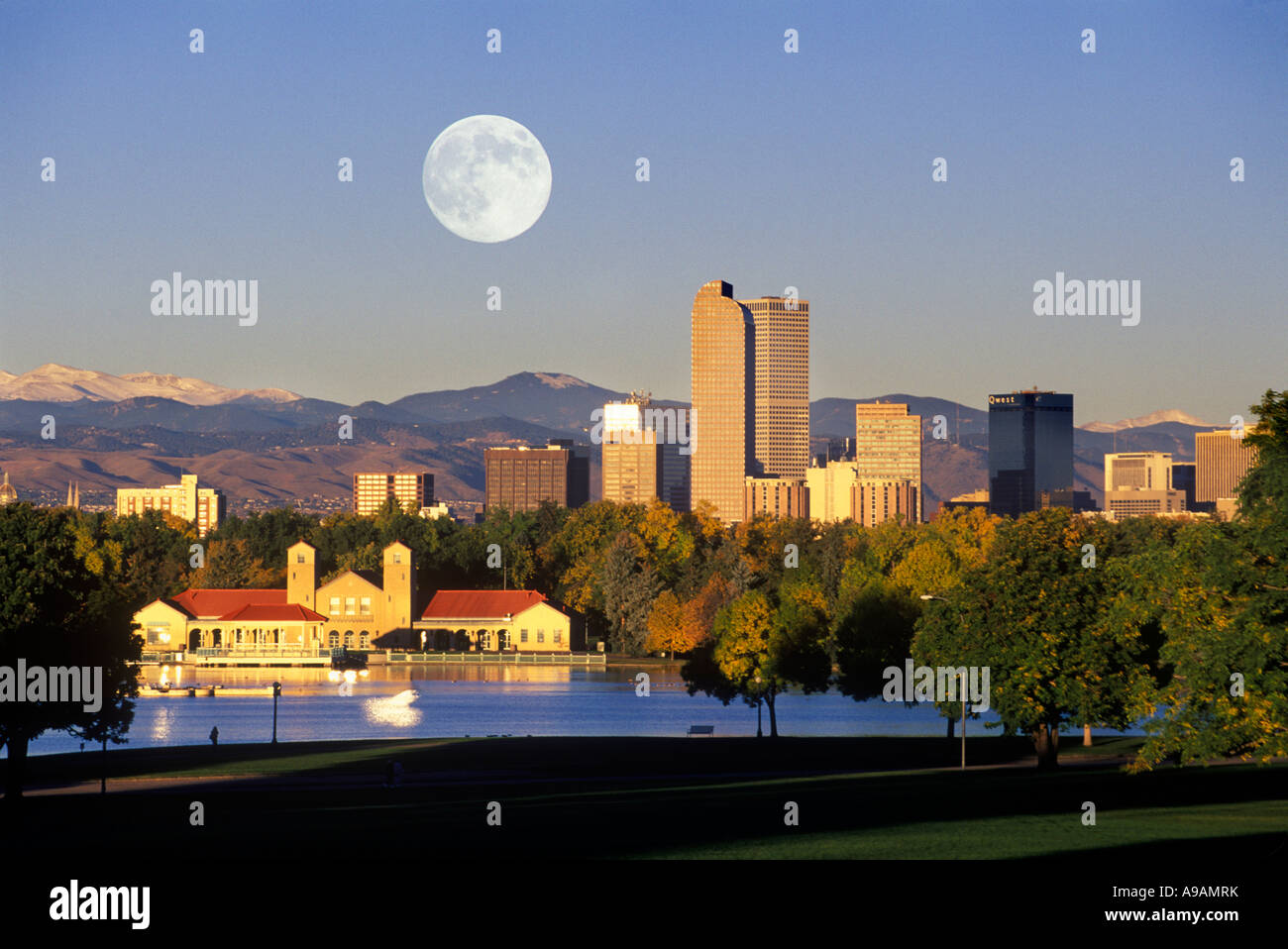FALL FOLIAGE CITY PARK DOWNTOWN SKYLINE DENVER COLORADO USA Stock Photo ...