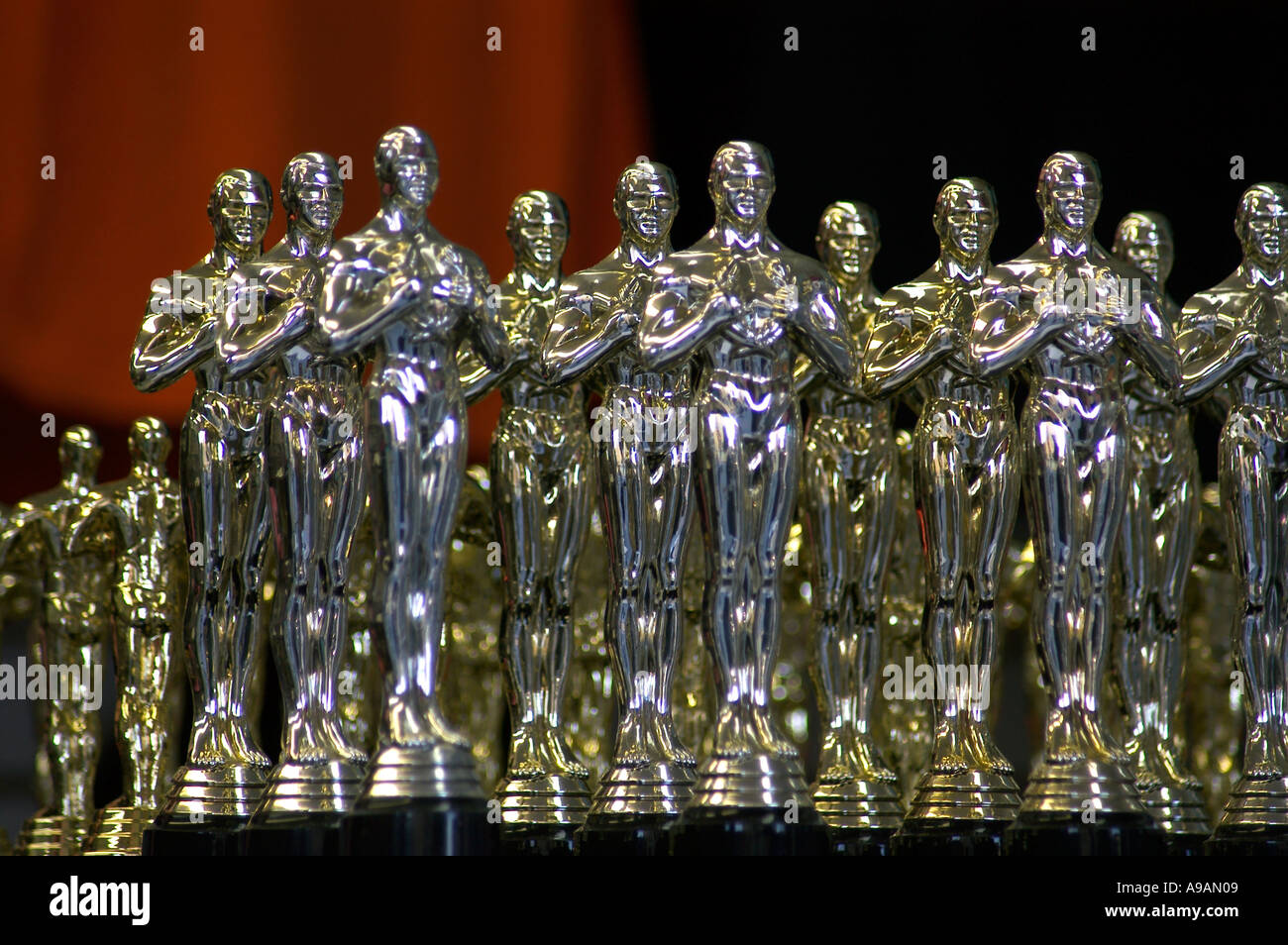 Oscar statues hollywood hi-res stock photography and images - Alamy