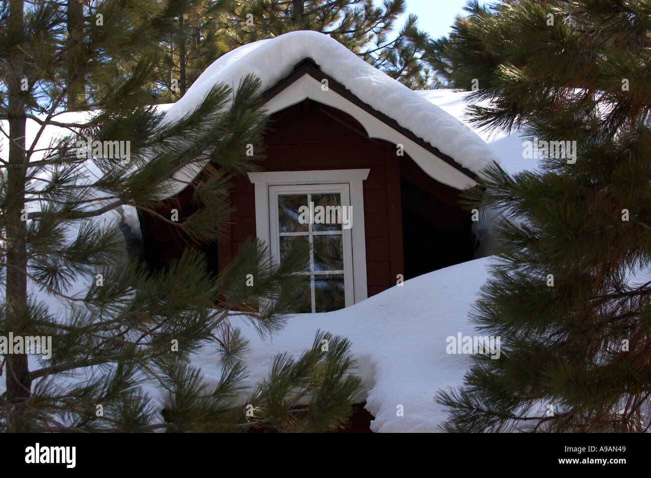 winter cabin window CA Stock Photo - Alamy