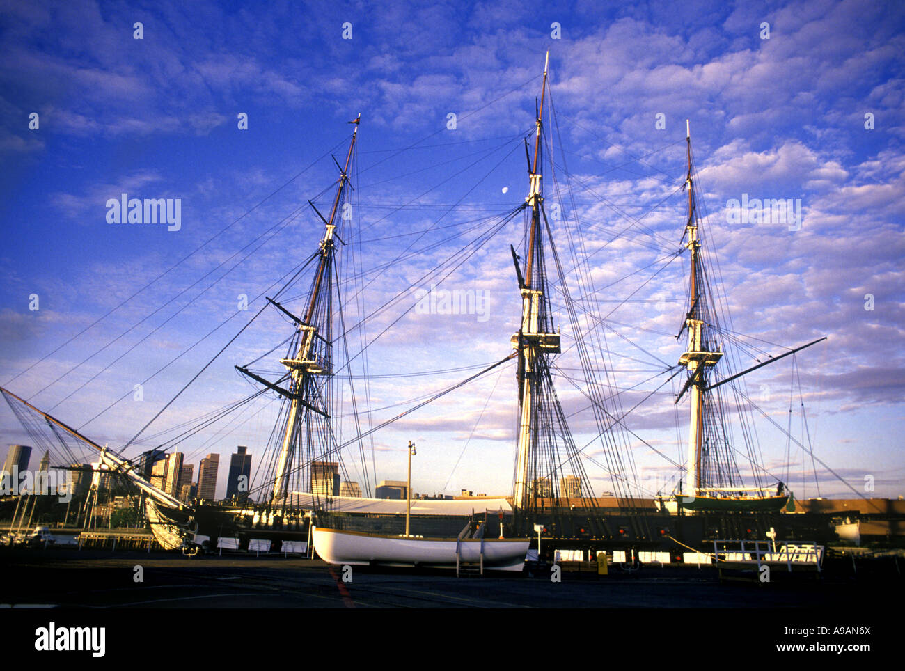 Old ironsides ship hi-res stock photography and images - Alamy