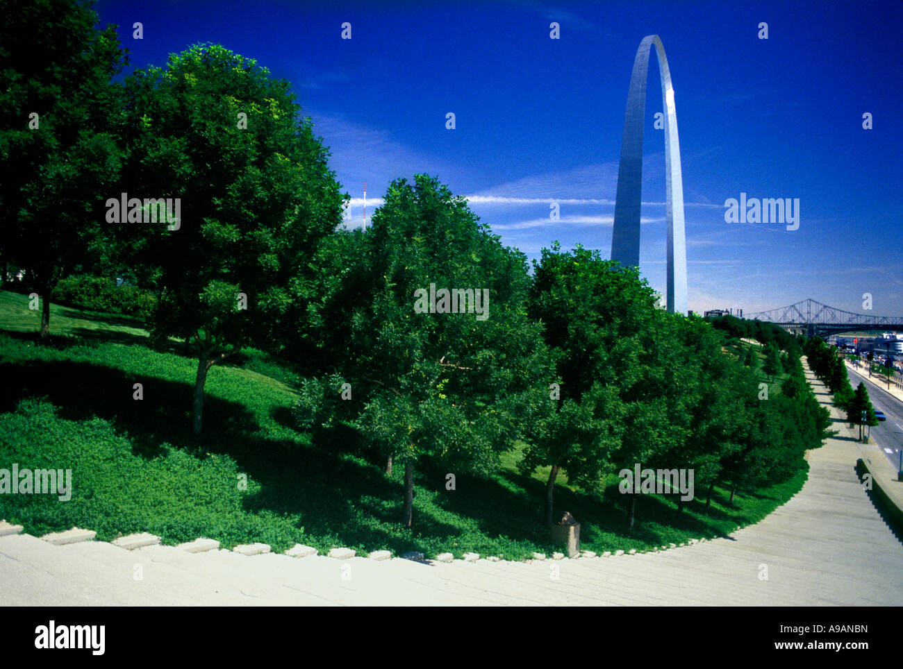GATEWAY TO THE WEST ARCH JEFFERSON NATIONAL EXPANSION MEMORIAL ST LOUIS ...