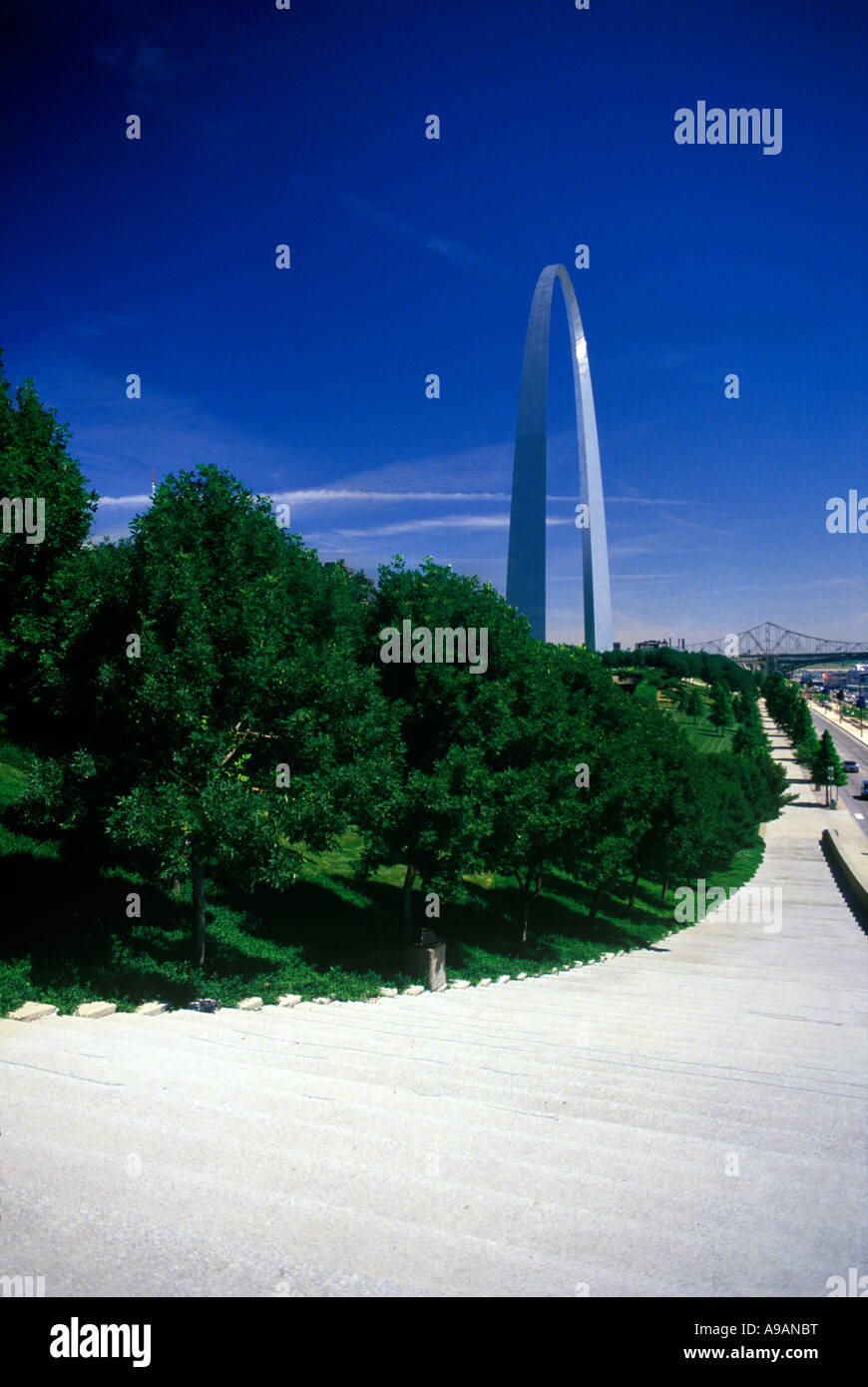 GATEWAY TO THE WEST ARCH JEFFERSON NATIONAL EXPANSION MEMORIAL ST LOUIS ...