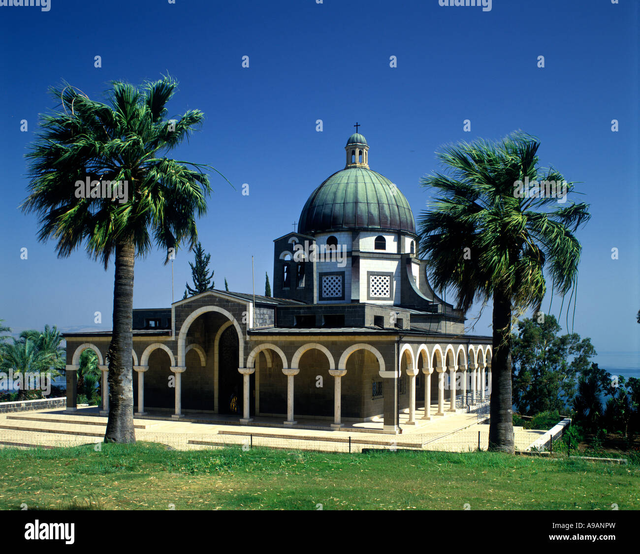 SANCTUARY MOUNT OF THE BEATITUDES SEA OF GALILEE ISRAEL Stock Photo - Alamy