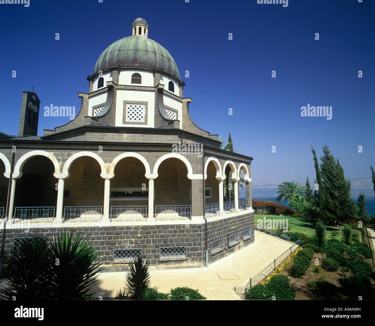 SANCTUARY MOUNT OF THE BEATITUDES SEA OF GALILEE ISRAEL Stock Photo - Alamy