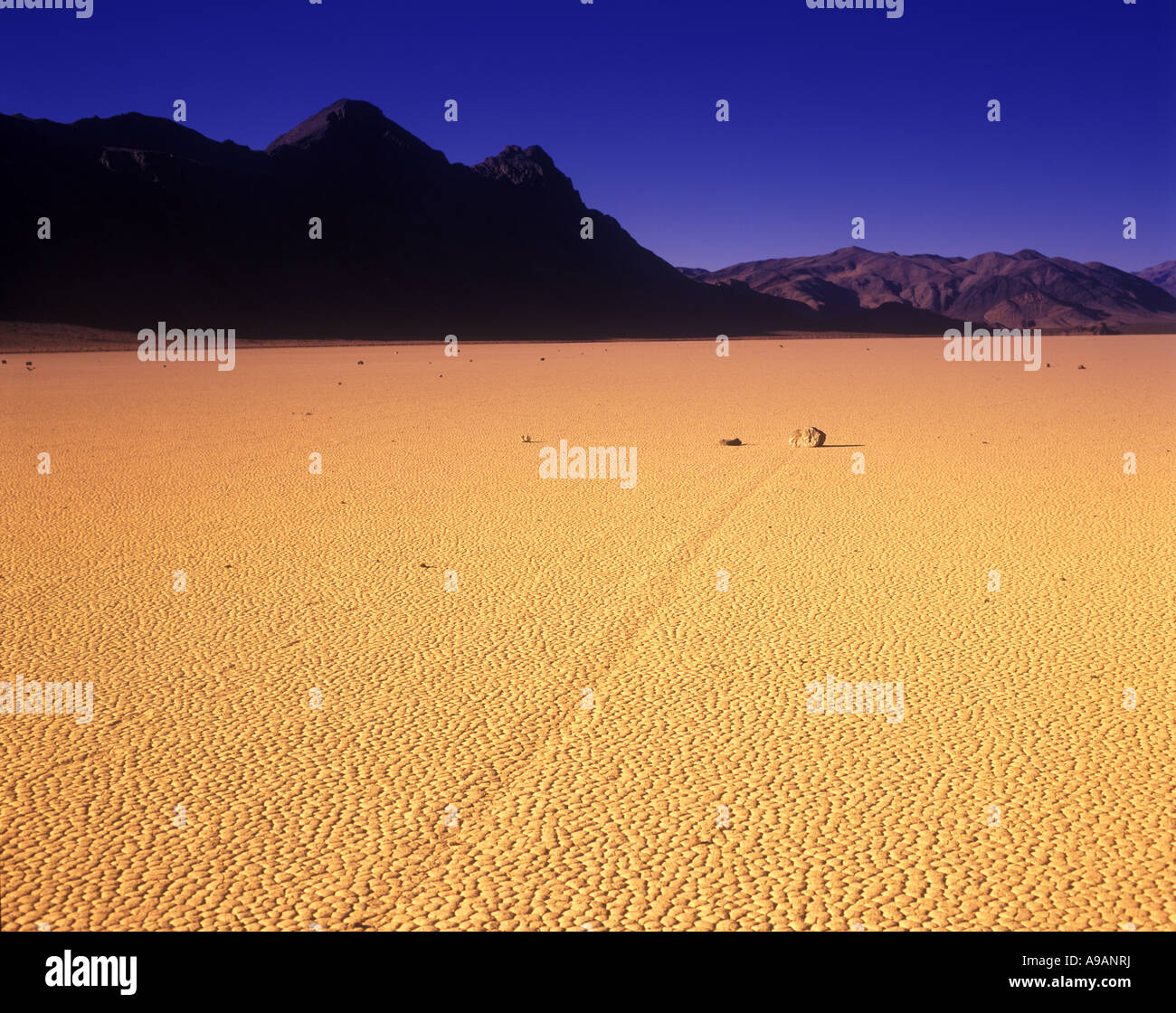 SCENIC MOVING ROCKS THE RACETRACK DEATH VALLEY NATIONAL PARK CALIFORNIA ...