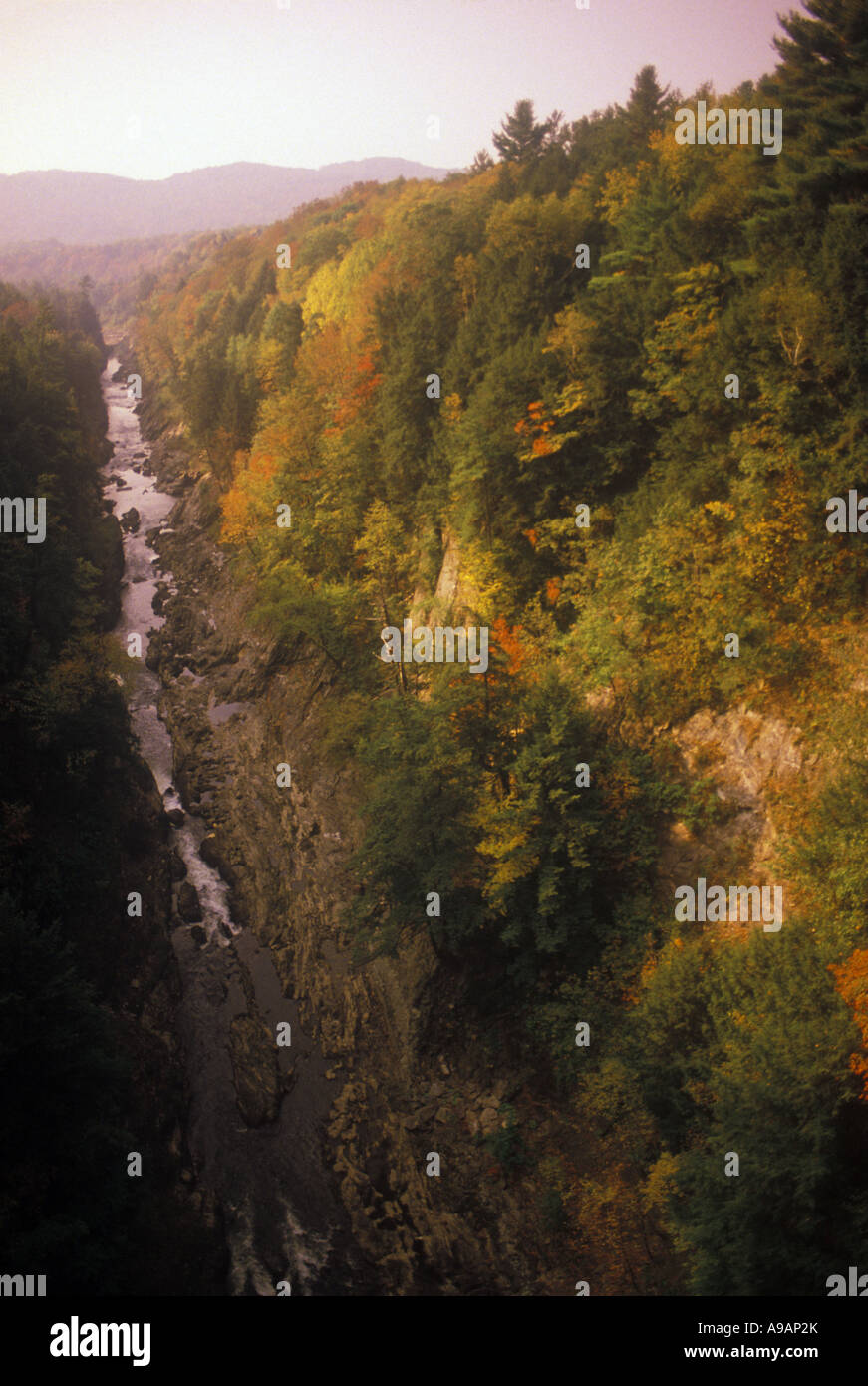 SCENIC FALL FOLIAGE QUECHEE GORGE VERMONT USA Stock Photo - Alamy
