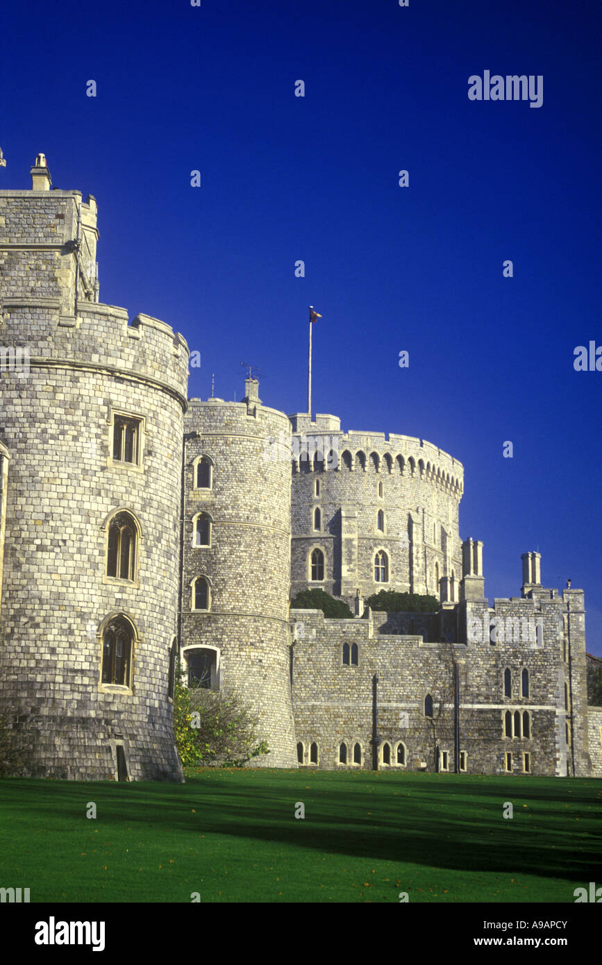 Walls round tower windsor castle hi-res stock photography and images ...