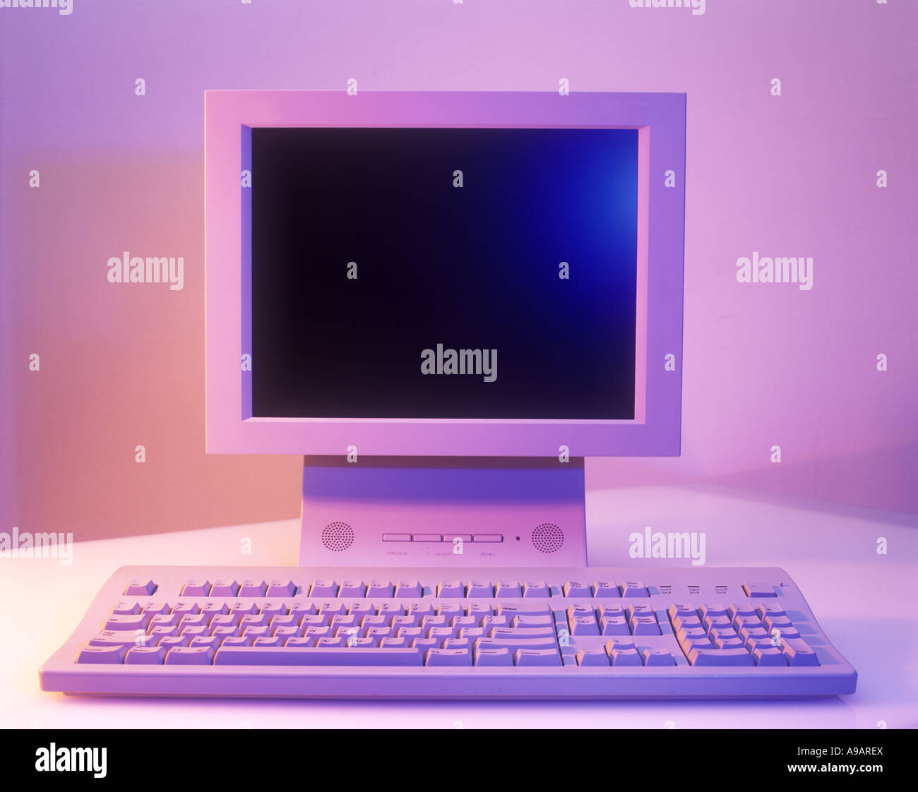 Old fashioned 2000 computer flat hi-res stock photography and images ...