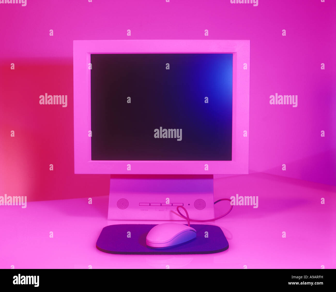 OLD FASHIONED 2000 COMPUTER FLAT SCREEN MONITOR KEYBOARD Stock Photo ...