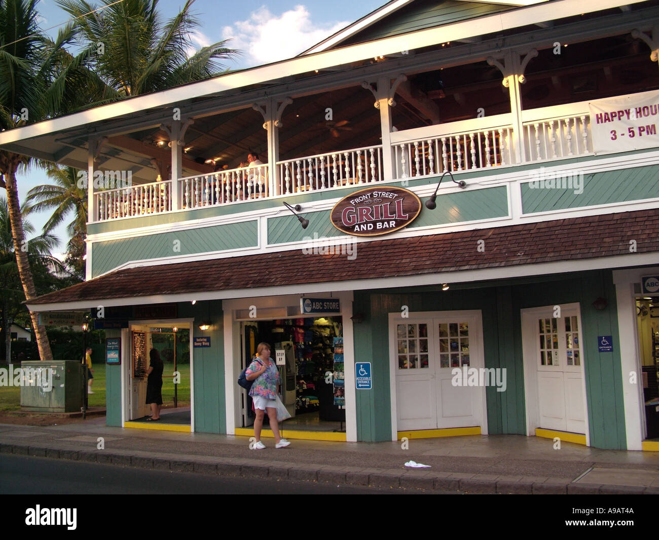 Oceanfront bars hi-res stock photography and images - Alamy