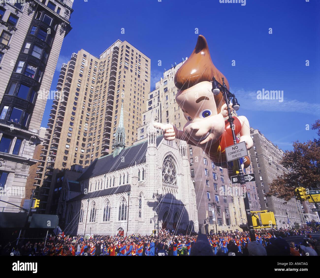 Macy's thanksgiving day parade 2001 hi-res stock photography and images ...