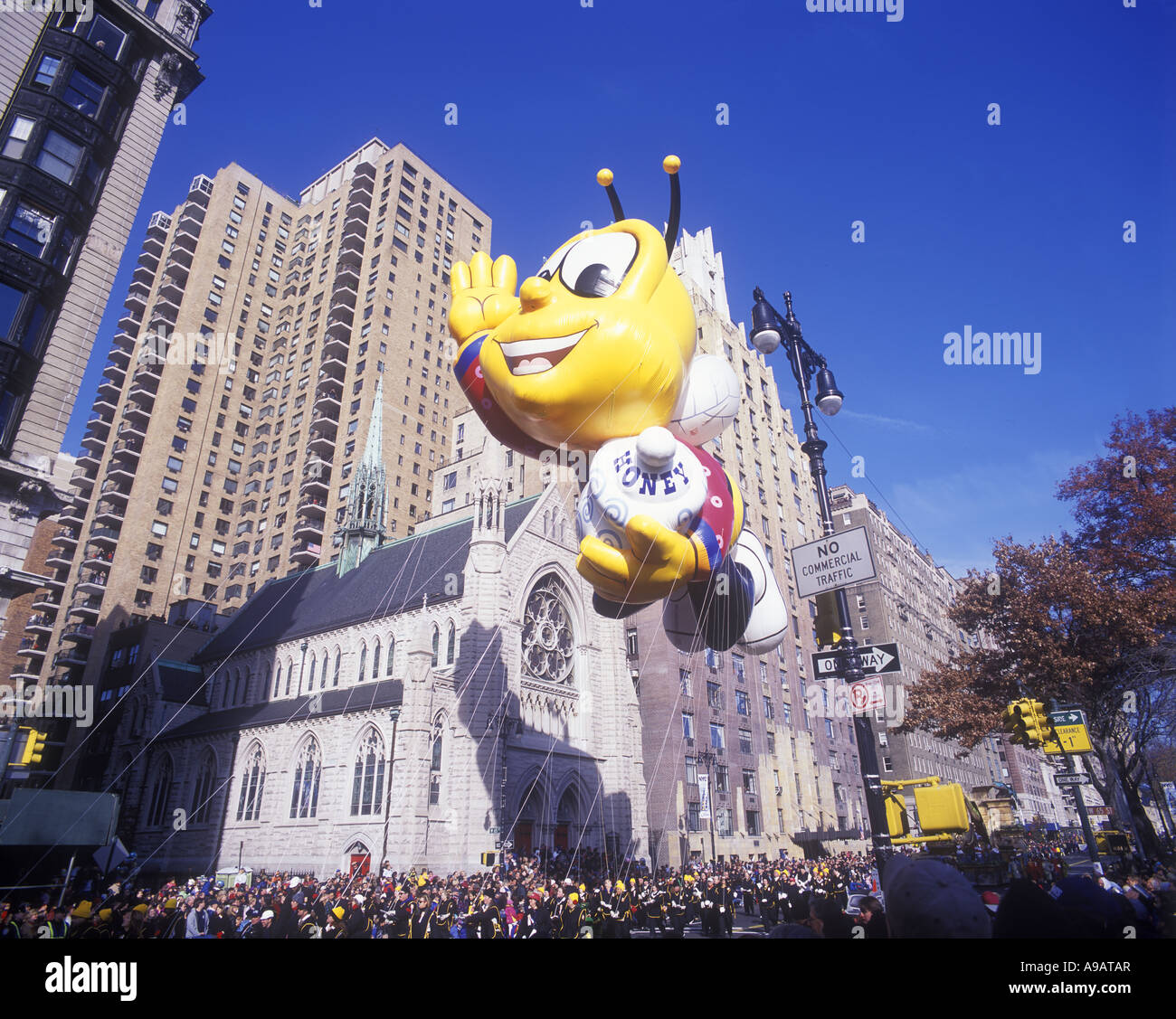 Buzz honey nut cheerios bee balloon hi-res stock photography and images ...
