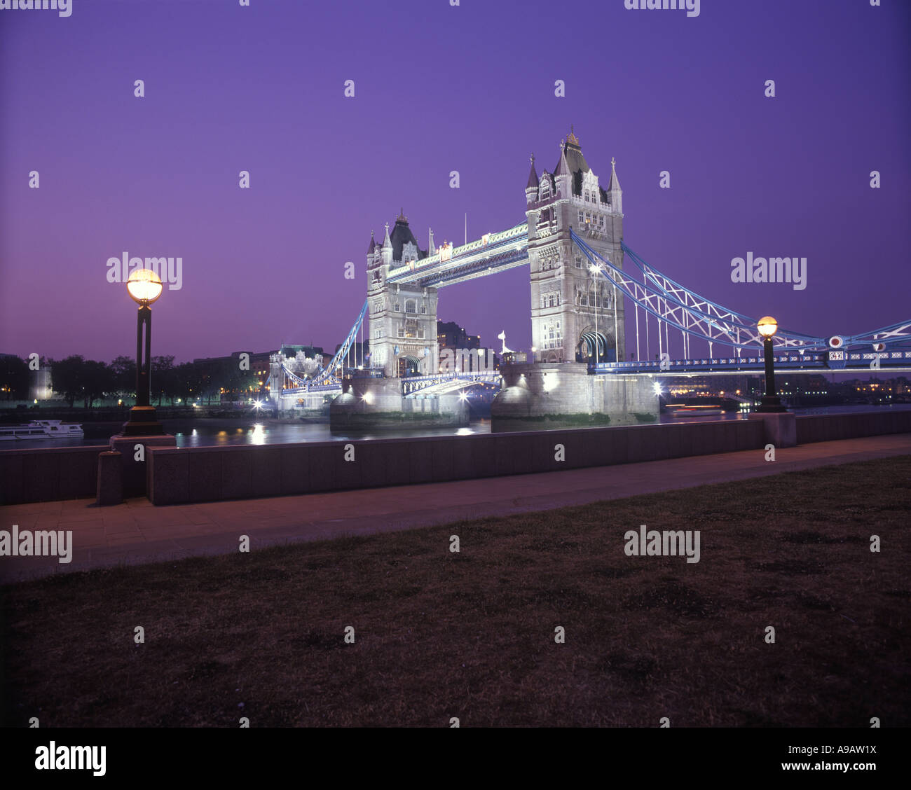 TOWER BRIDGE (©HORACE JONES & JOHN WOLFE BARRY 1894) EMBANKMENT ...