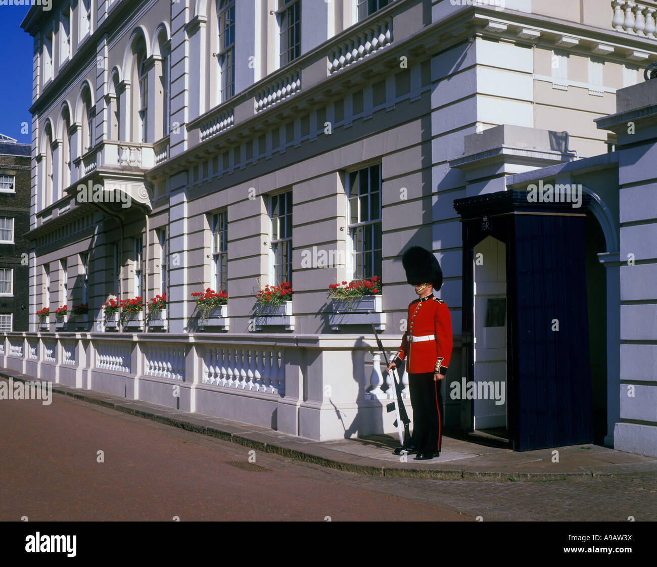 Sentry house hi-res stock photography and images - Alamy