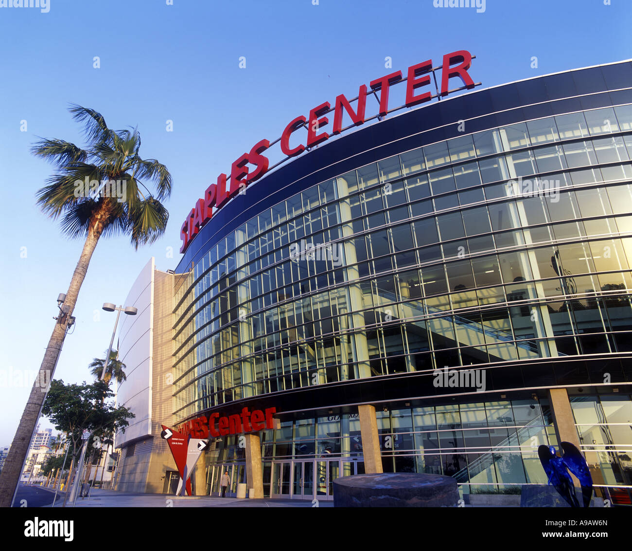 2001 HISTORICAL LOS ANGELES STAPLES CONVENTION CENTER (©NBBJ 1999) LOS ...