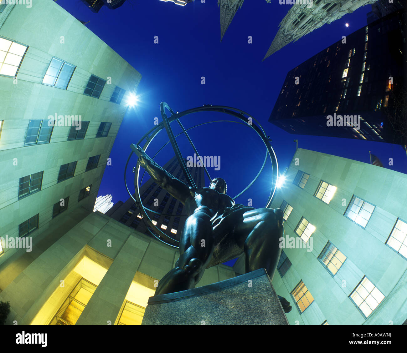 ATLAS STATUE (©LEE LAWRIE 1937) ROCKEFELLER CENTER (©RAYMOND HOOD 1939 ...