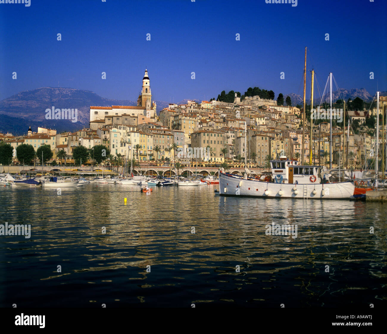OLD PORT MENTON COTE D AZUR RIVIERA FRANCE Stock Photo - Alamy