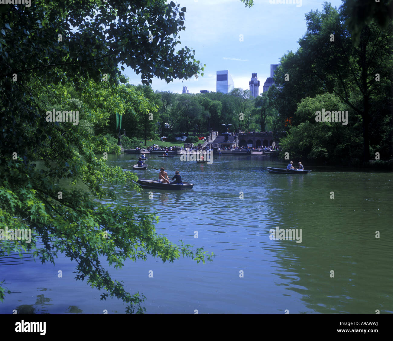 ROW BOATS CENTRAL PARK LAKE MANHATTAN NEW YORK CITY USA Stock Photo - Alamy