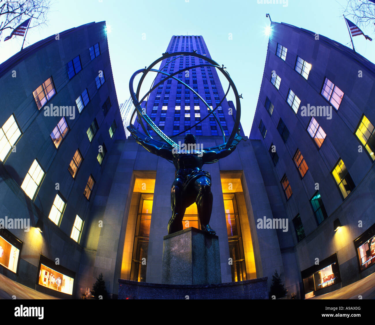 ATLAS STATUE (©LEE LAWRIE 1937) ROCKEFELLER CENTER (©RAYMOND HOOD 1939 ...