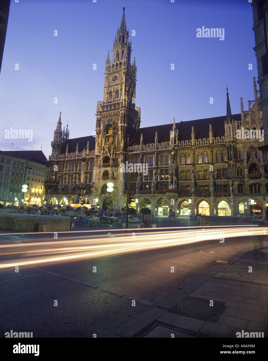 Plaza marienplatz hi-res stock photography and images - Alamy