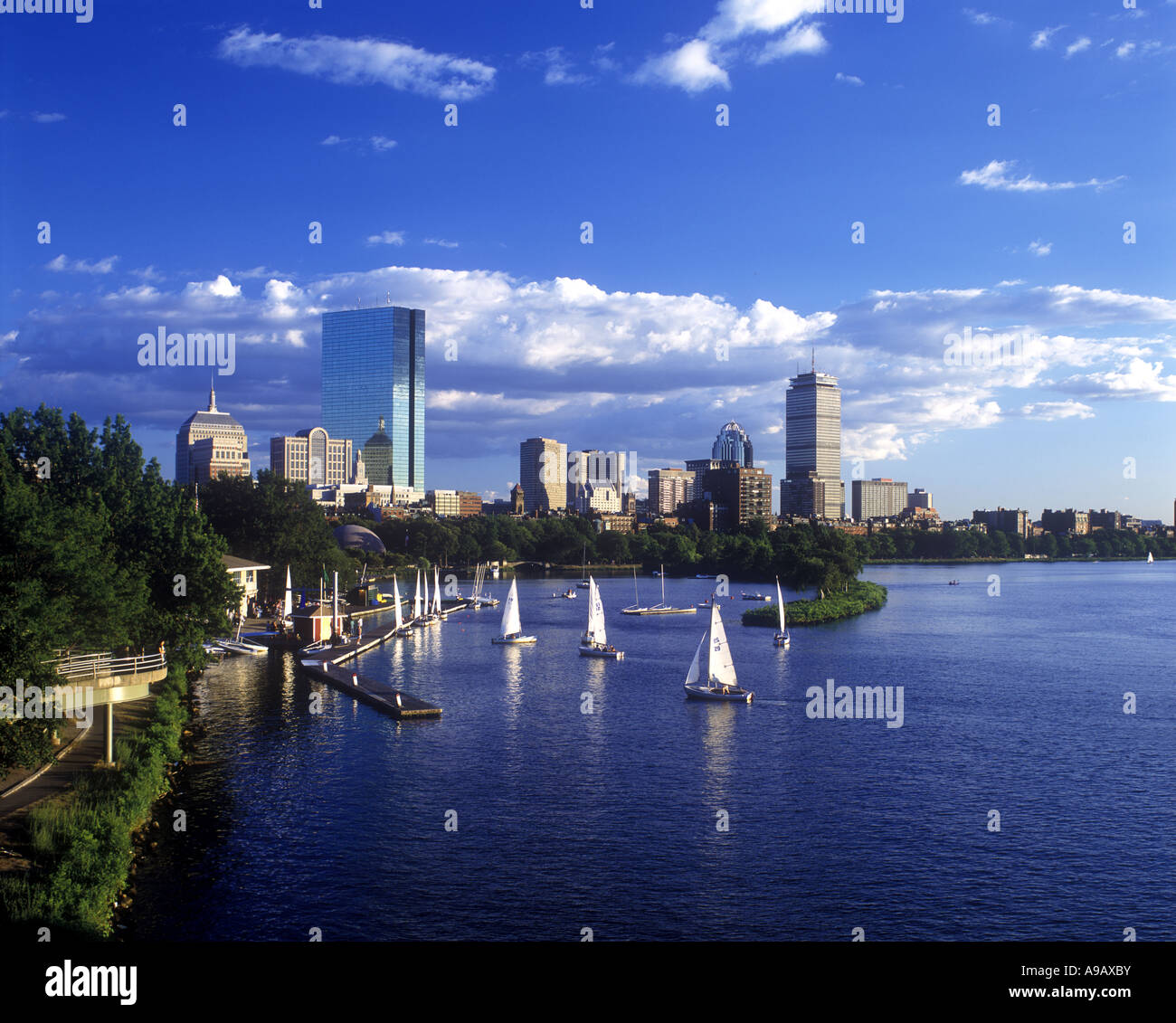 Boston massachusetts city skyline hi-res stock photography and images ...