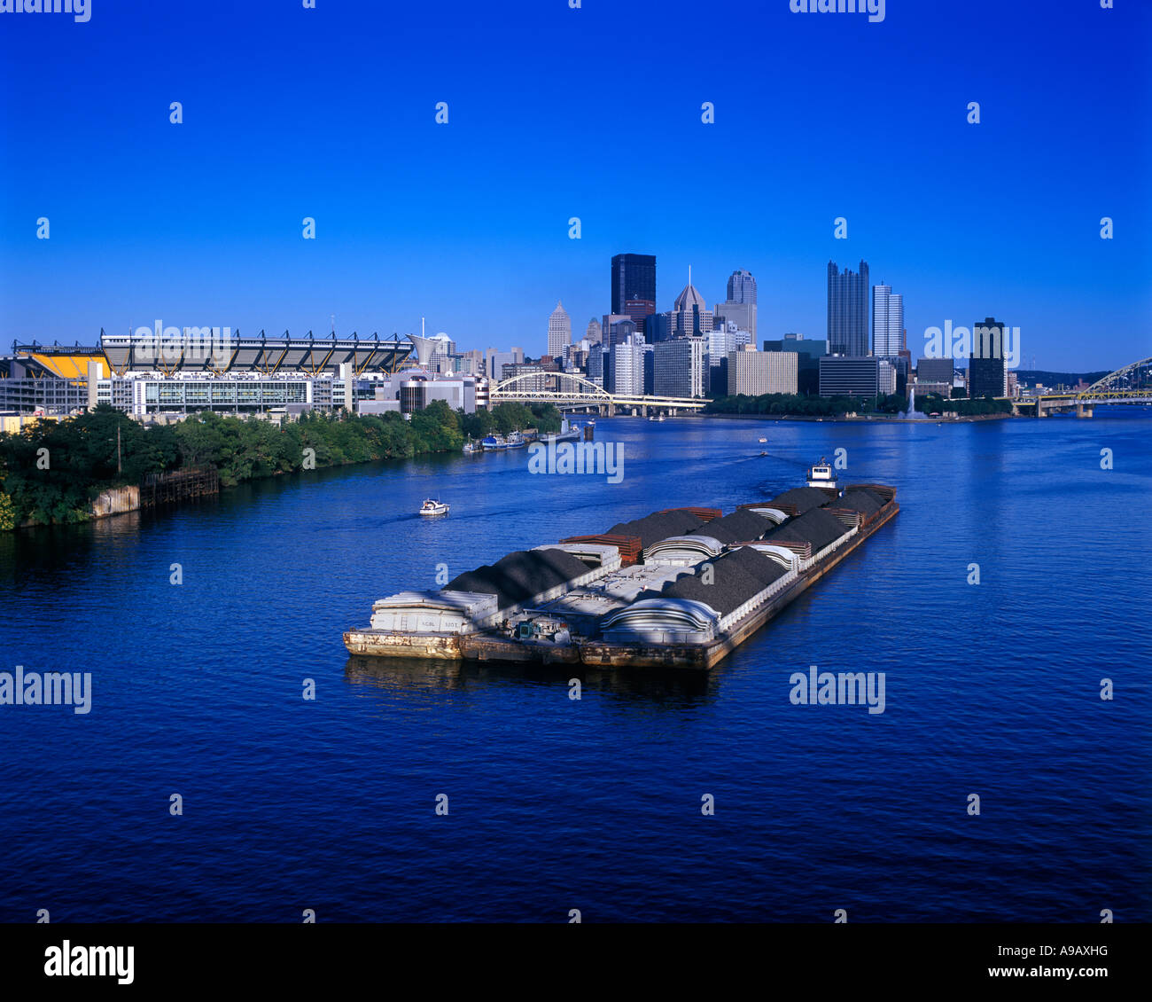 Coal barge hi-res stock photography and images - Alamy