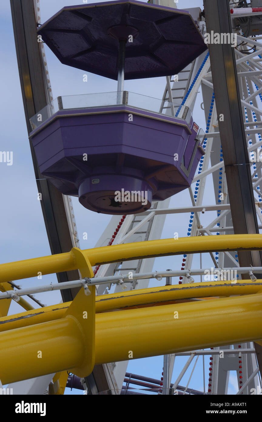 Vertical amusement ride hi-res stock photography and images - Alamy