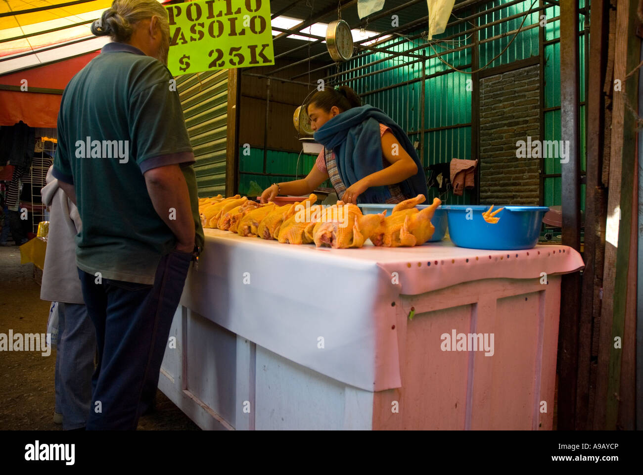 Man buy chicken at San Cristobal de las Casas market Chiapas Stock ...