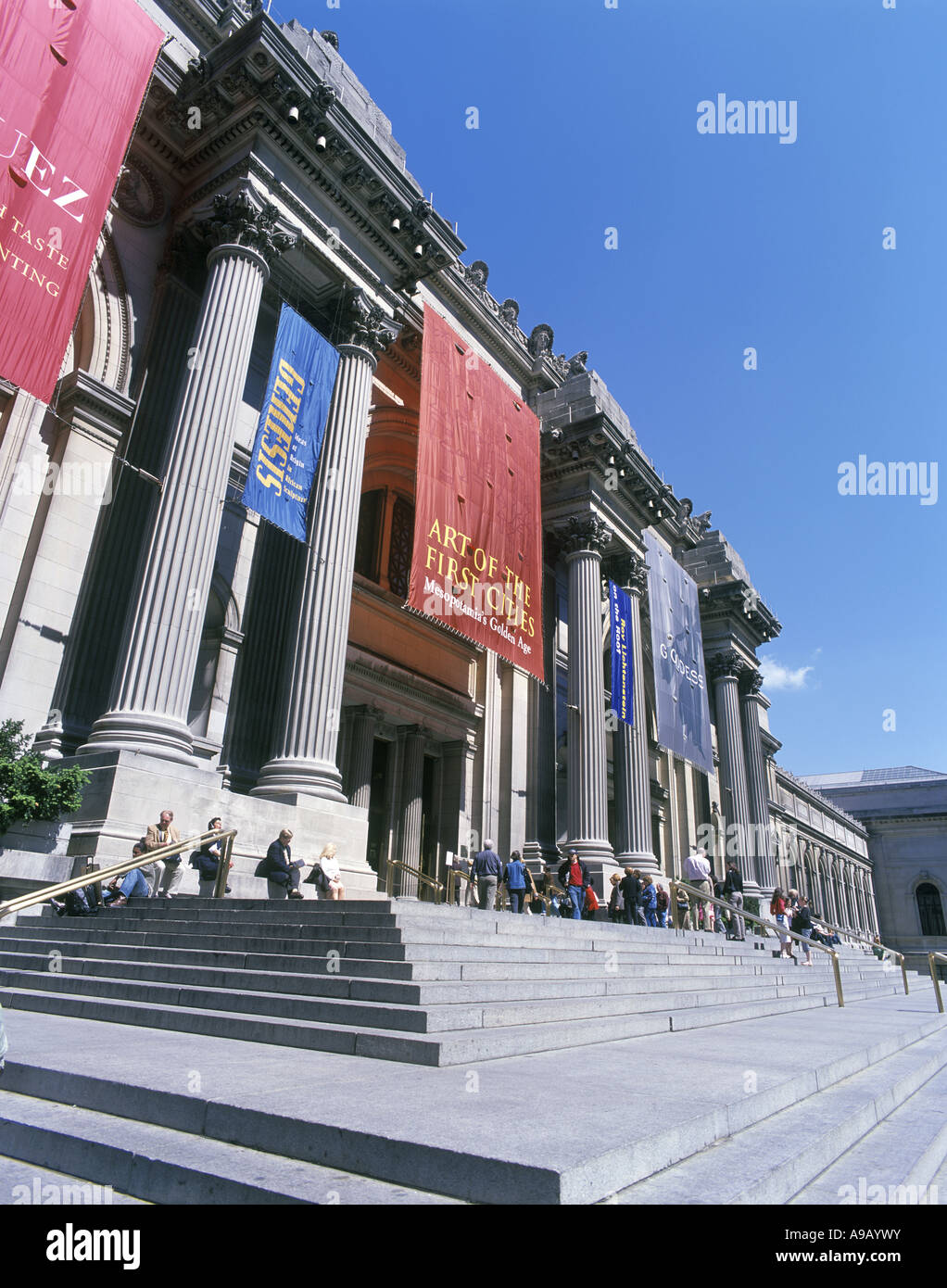 FRONT ENTRANCE STEPS METROPOLITAN MUSEUM OF ART (©RICHARD MORRIS HUNT ...