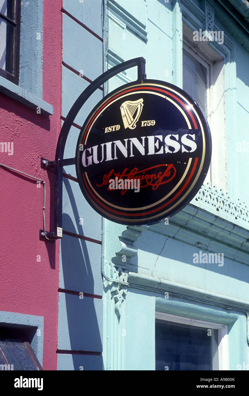 GUINNESS IRISH BEER PUB SIGN KILKENNY COUNTY KILKENNY IRELAND Stock ...