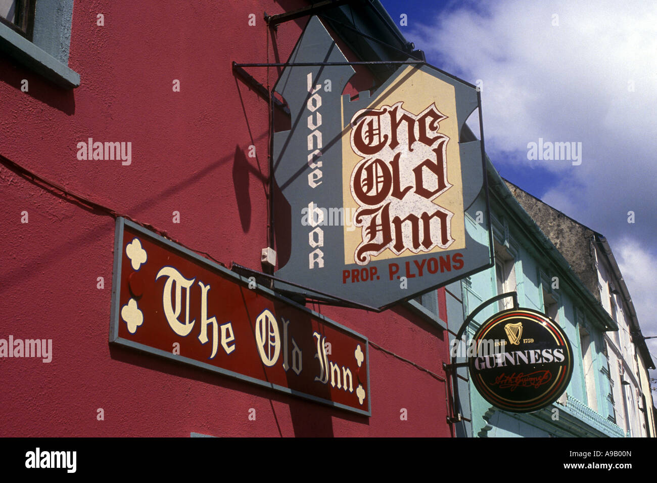 GUINNESS IRISH BEER PUB SIGN KILKENNY COUNTY KILKENNY IRELAND Stock ...