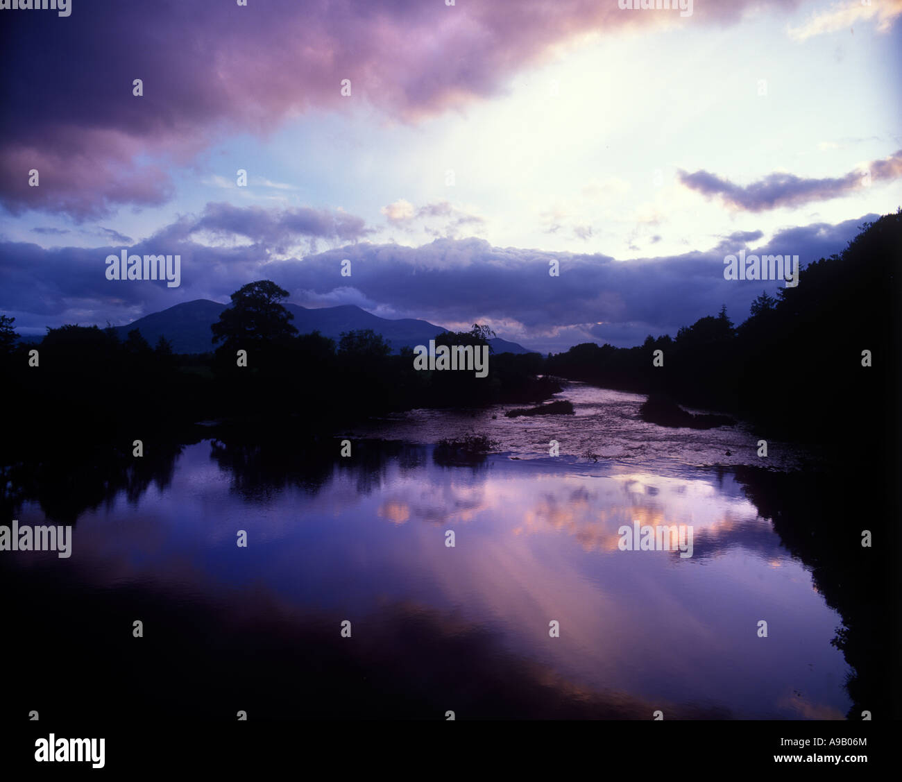 SCENIC RIVER FLESK MACGILLYCUDDY’S REEKS KILLARNEY IRELAND Stock Photo ...