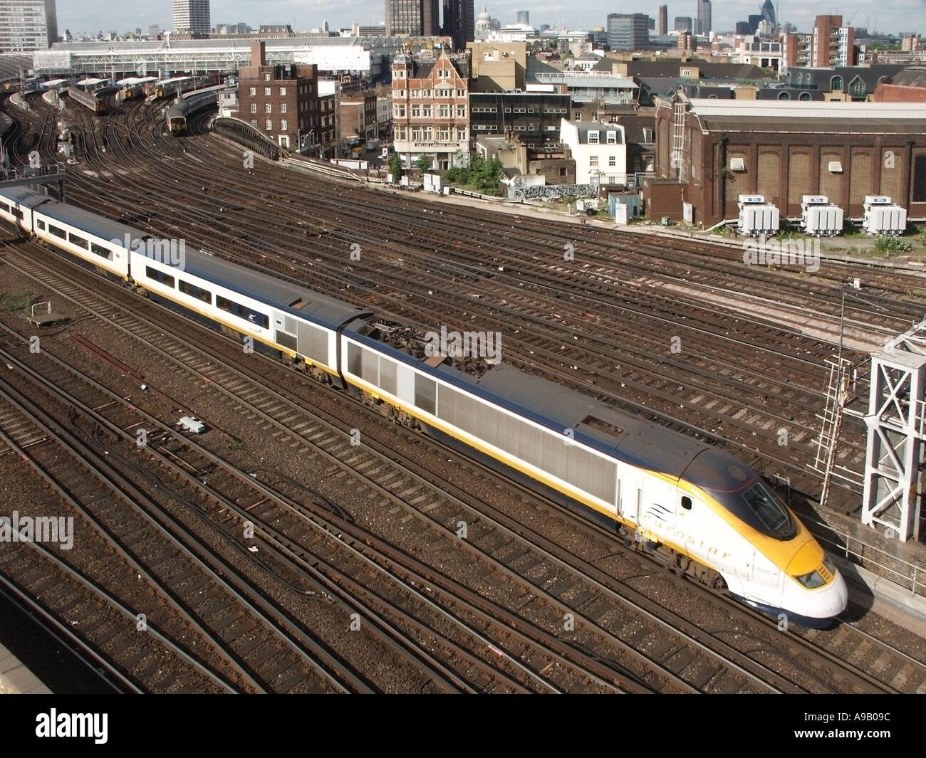 Aerial View Waterloo Railway Train Stock Photos & Aerial View Waterloo ...