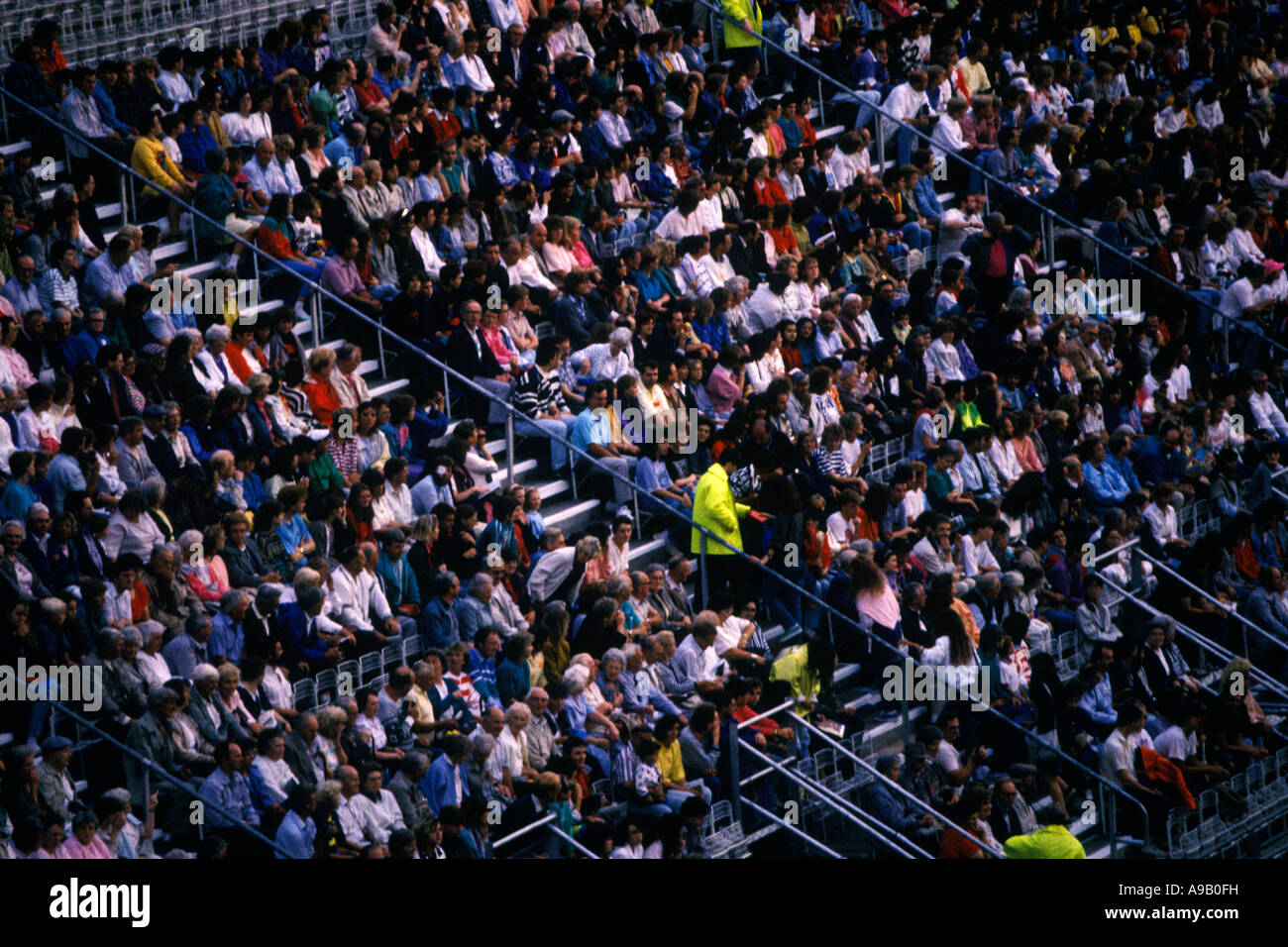 Family crowd overhead hi-res stock photography and images - Alamy