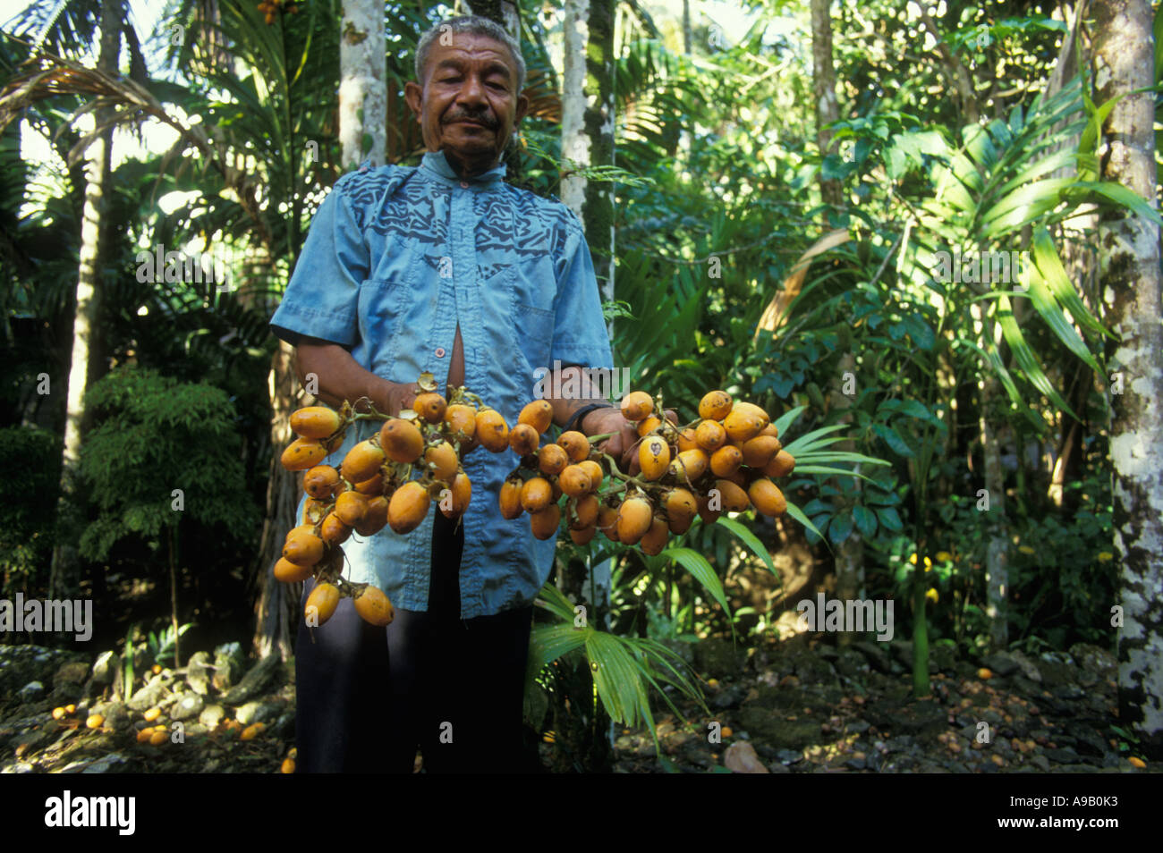 Micronesian islanders hi-res stock photography and images - Alamy