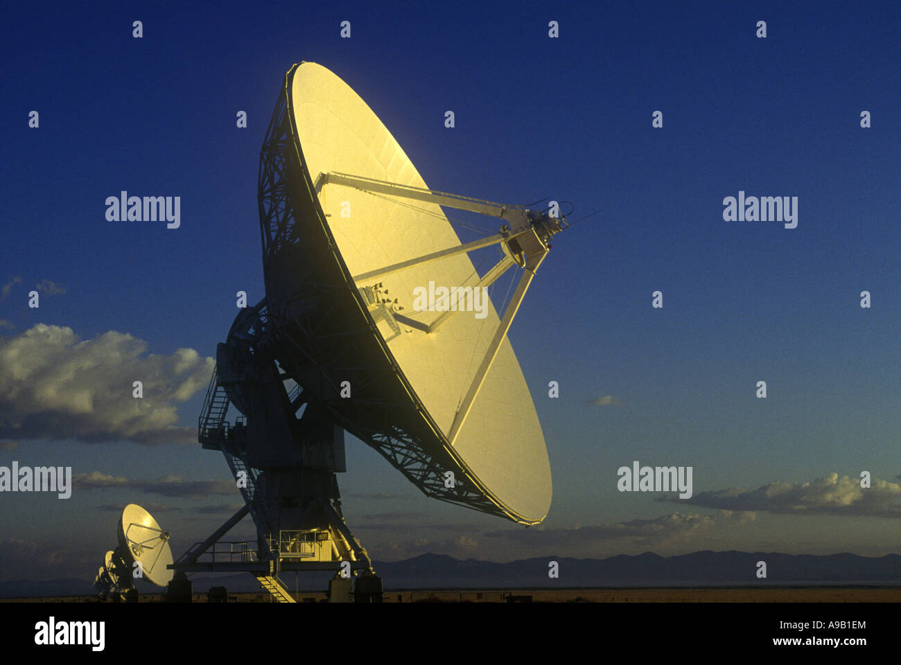 Line very large array radio telescope hi-res stock photography and ...
