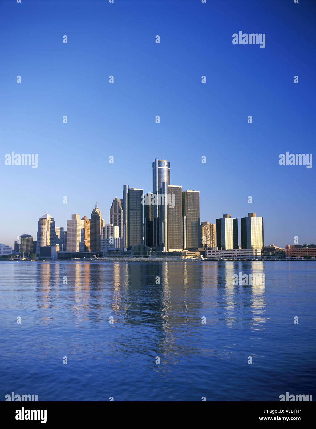 RENAISSANCE CENTER DOWNTOWN SKYLINE DETROIT RIVER DETROIT MICHIGAN USA ...