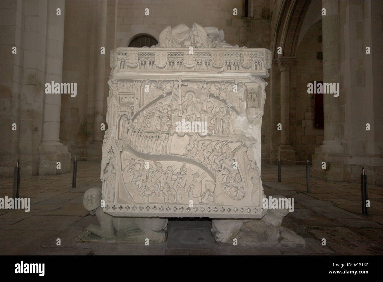 Tomb inside alcobaca church hi-res stock photography and images - Alamy