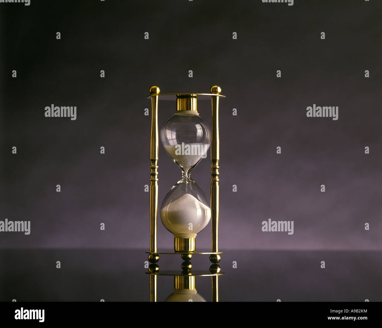 SAND FALLING THROUGH OLD FASHIONED BRASS HOURGLASS SAND TIMER ON BLACK ...