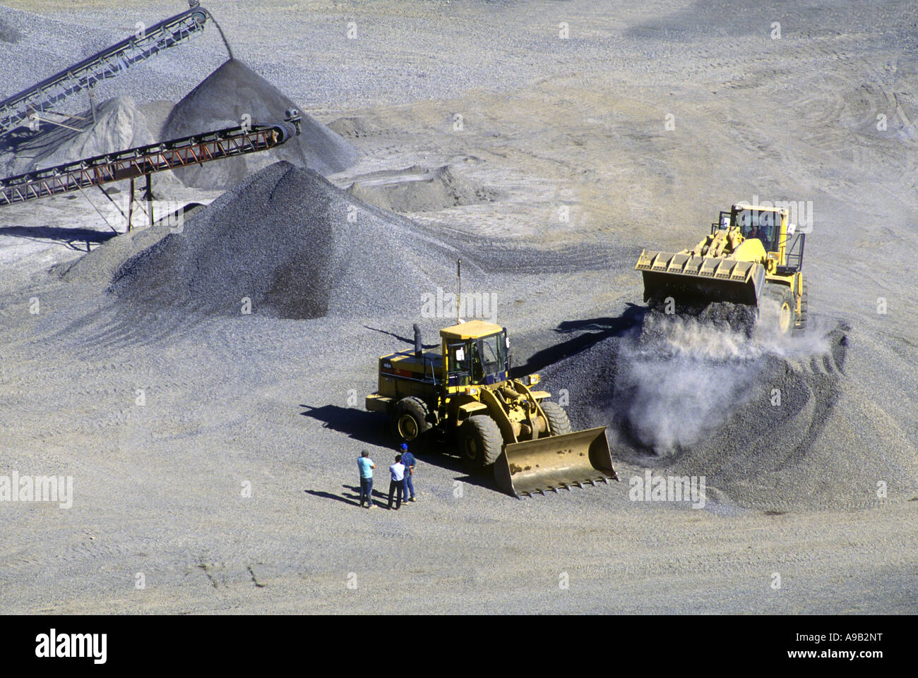 BULLDOZERS IN ROCK QUARRY Stock Photo - Alamy