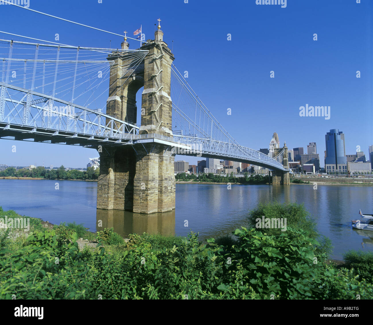 ROEBLING SUSPENSION BRIDGE OHIO RIVER CINCINNATI USA Stock Photo - Alamy