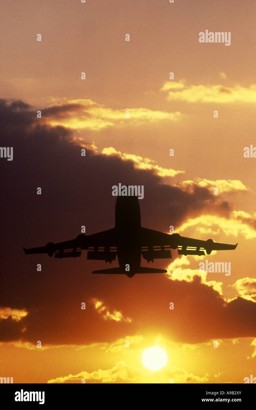 AIRBORNE BOEING 747 400 COMMERCIAL PASSENGER AIRCRAFT Stock Photo - Alamy