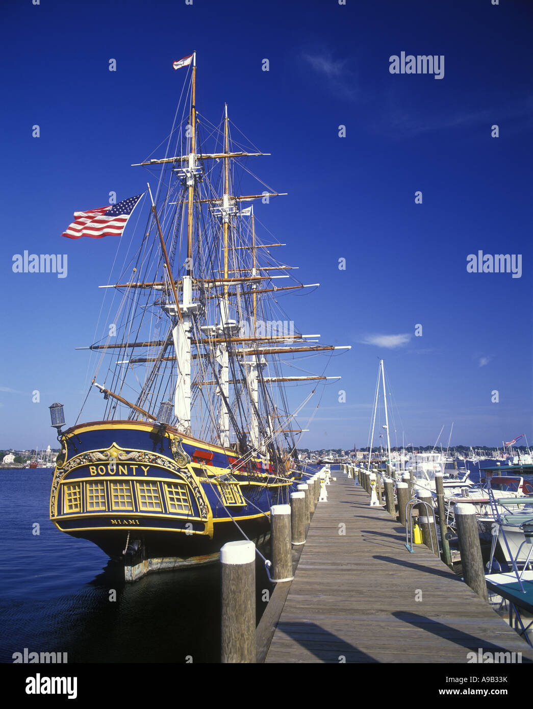 Bounty ship hi-res stock photography and images - Alamy