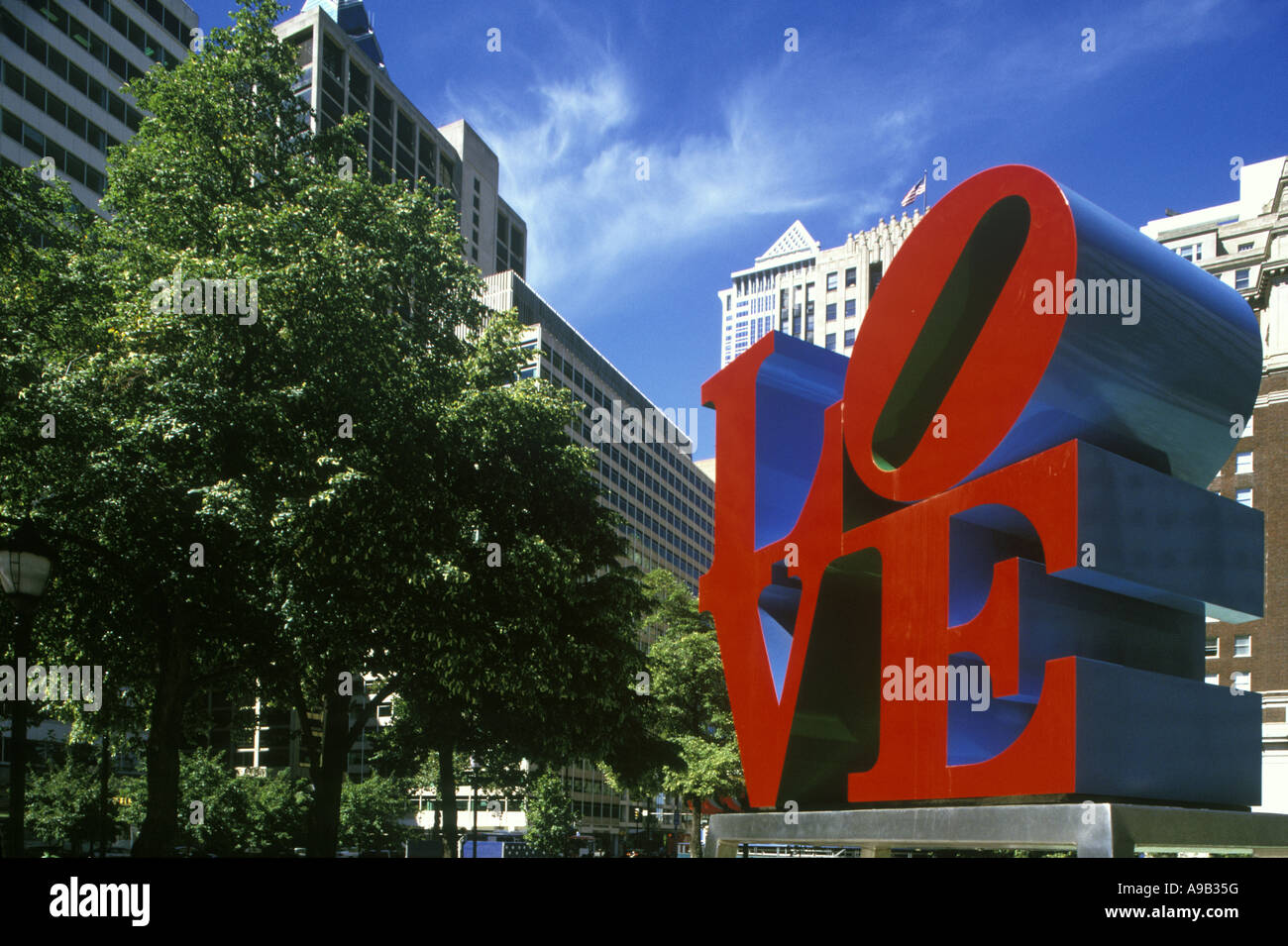 LOVE SCULPTURE (©ROBERT INDIANA 1970) KENNEDY PLAZA DOWNTOWN ...