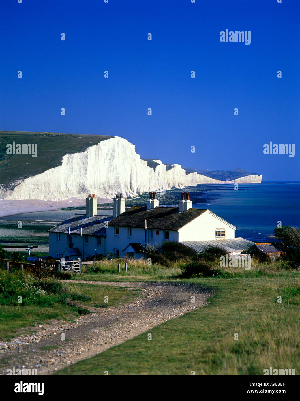 COTTAGES SCENIC WHITE CLIFFS AT SEVEN SISTERS CLIFFS EAST SUSSEX ...