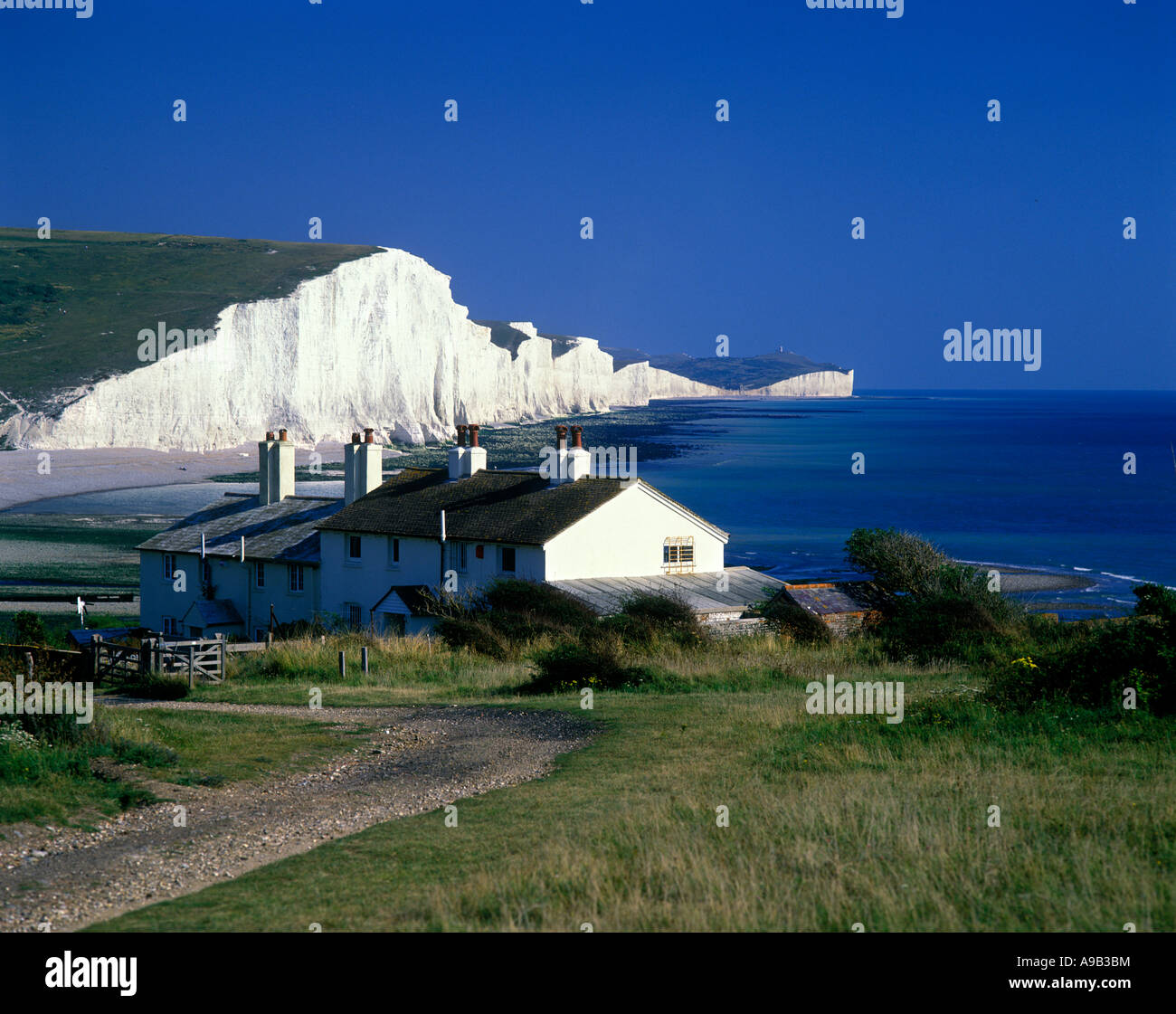 COTTAGES SCENIC WHITE CLIFFS AT SEVEN SISTERS CLIFFS EAST SUSSEX ...